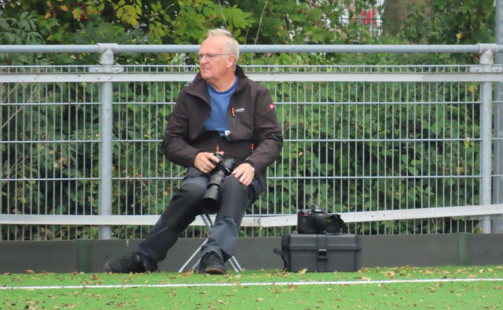 Voetbalfotograaf Jan Pieter Schouten krijgt ‘rode kaart’ binnen 5 minuten