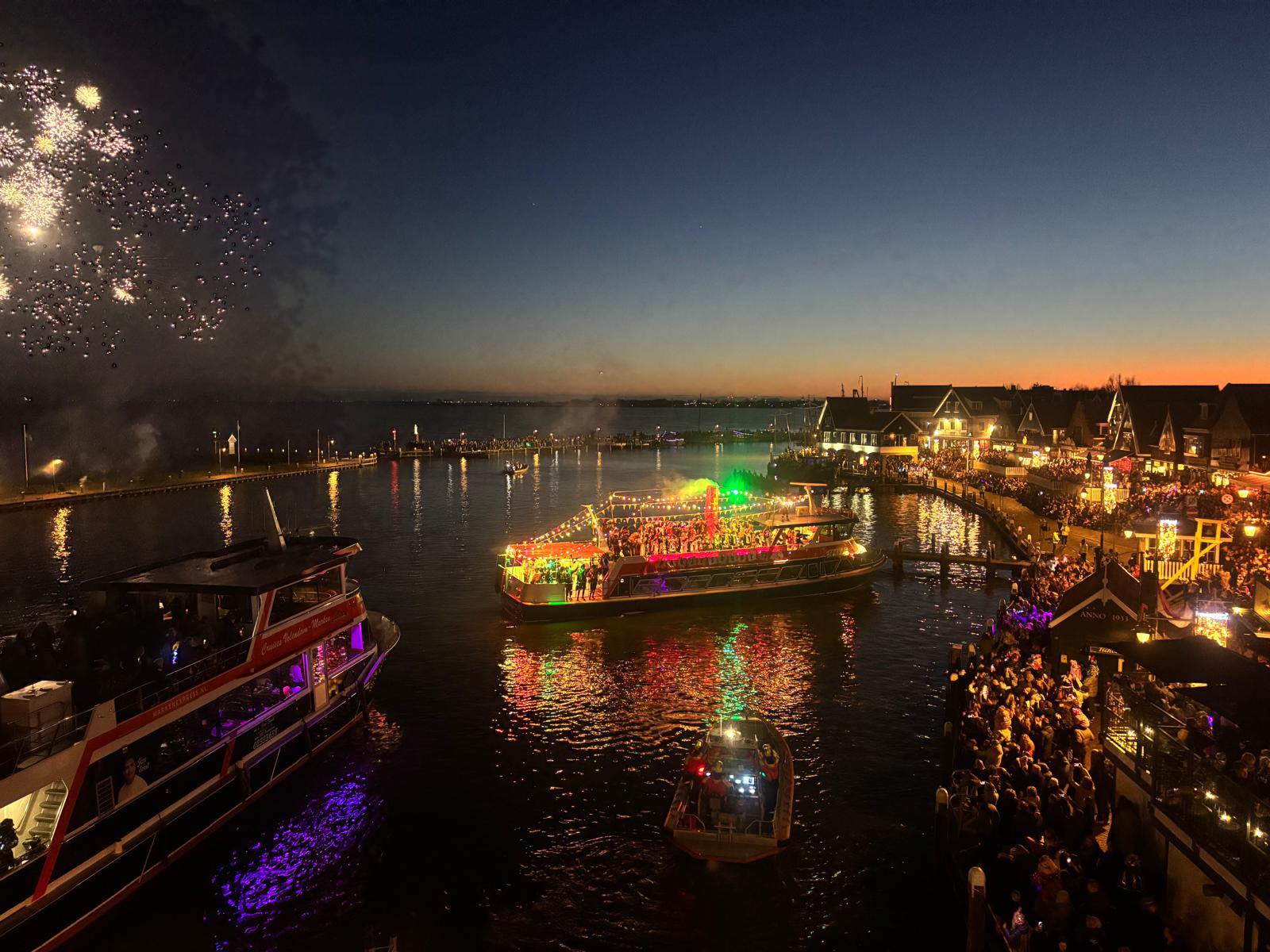 Intocht Sint en zijn Pieten in Volendam (video)
